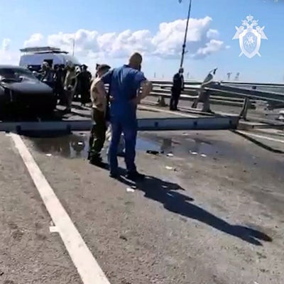 Nuevo ataque al puente de Crimea deja dos muertos: Rusia culpa a ...