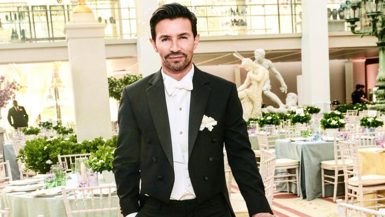 Raúl Ávila el latino que llevó su amor por las flores a la Met gala ...
