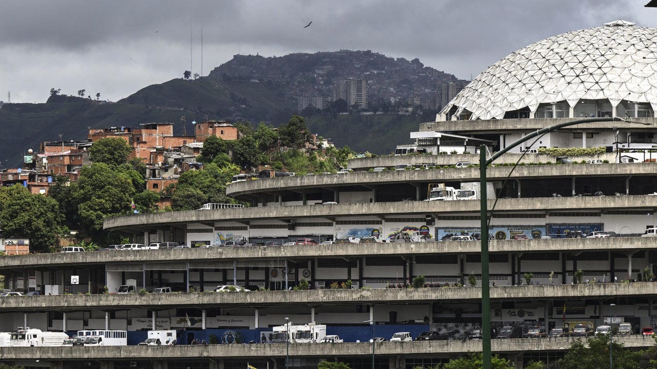 Régimen construye lujosa cancha de básquet al lado de las celdas del ...