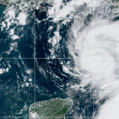 Idalia se convierte en huracán al acercarse con vientos de hasta 120 kilómetros a Florida ...