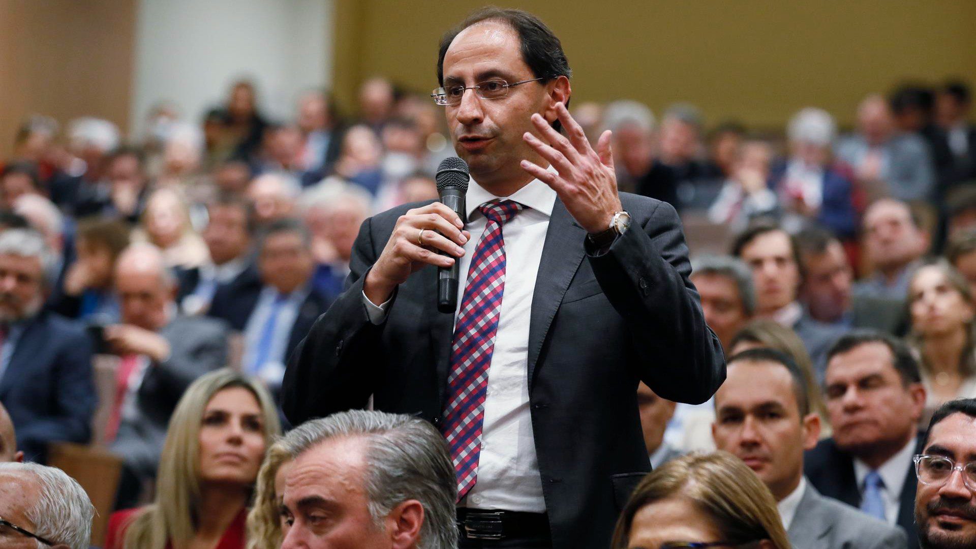 Custo Dalmau presenta su nueva colaboración con la marca colombiana ...