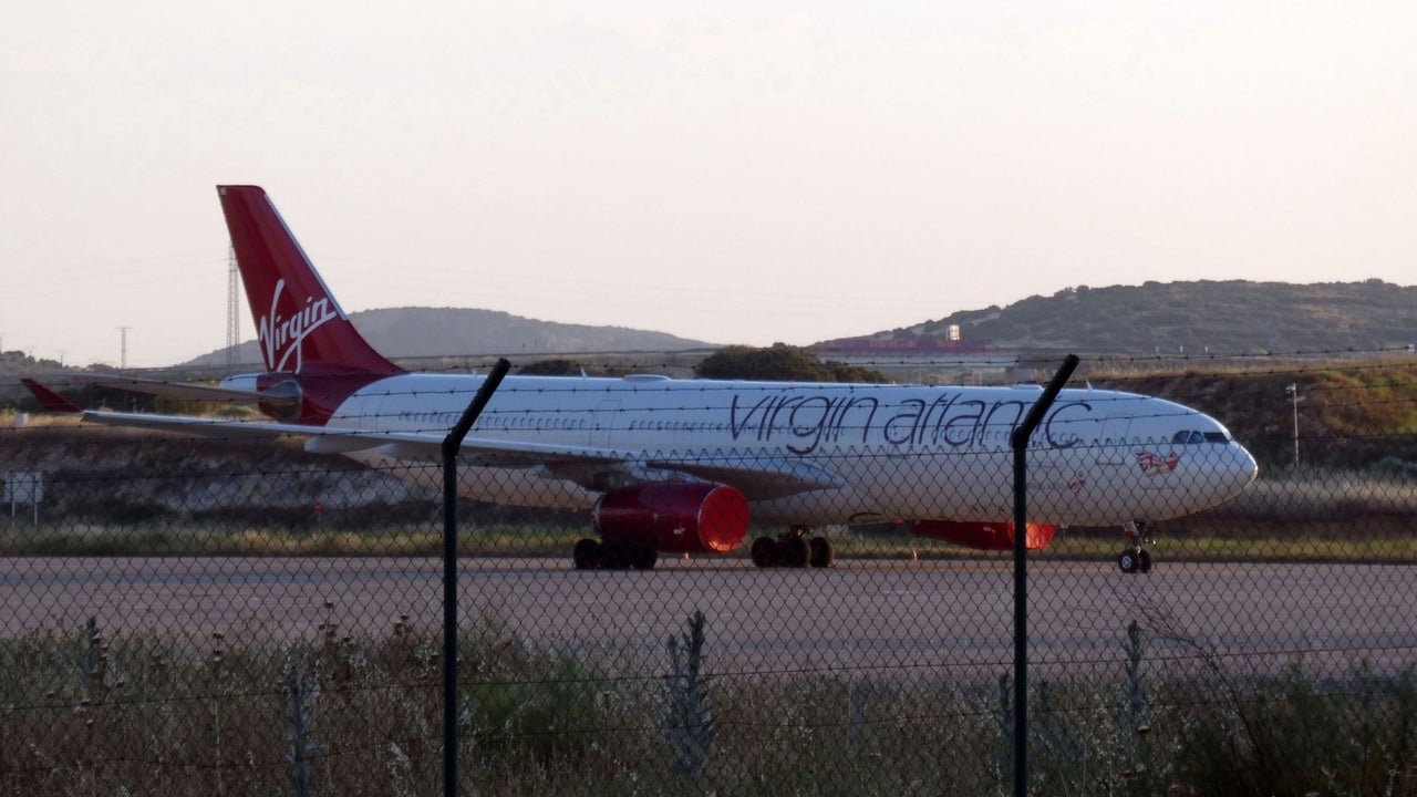 Vuelo fue cancelado momentos antes del despegue porque un pasajero notó ...