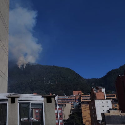 Así se ve uno de los focos de los incendios forestales que afectan los ...