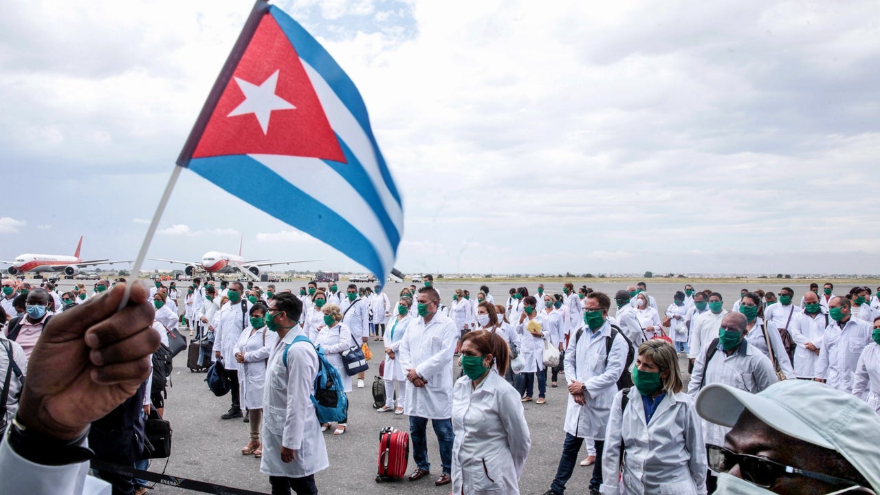 “Ellos son rehenes en el lugar de destino y su familia es rehén en la ...