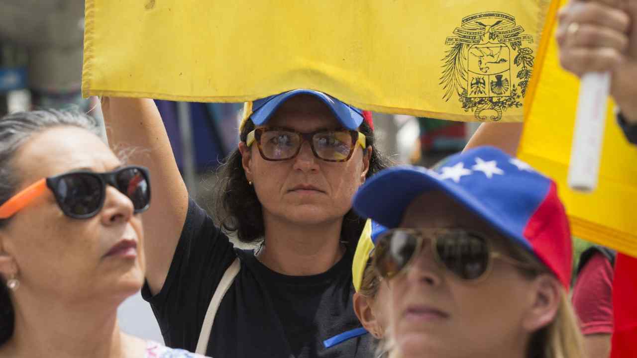 'Yo inmigrante': la exposición de la caricaturista Rayma Suprani que ...