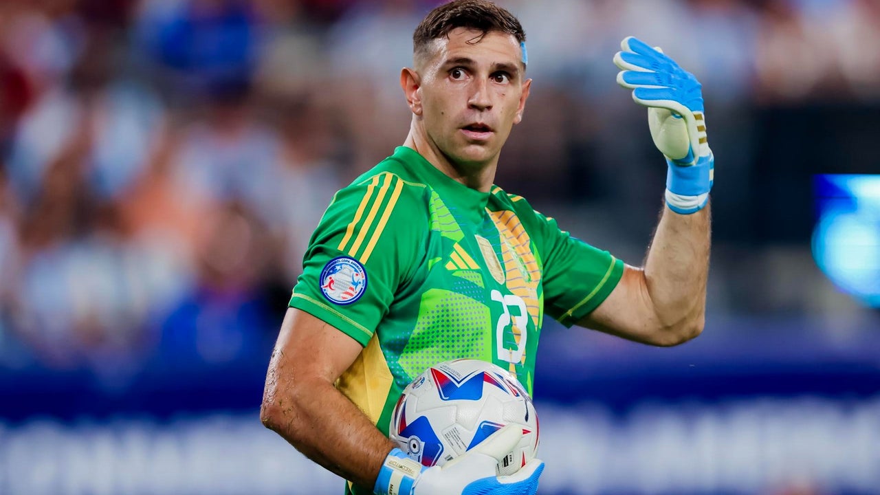 Dibu Martínez recibe tremendos elogios de una de las leyendas del fútbol sudamericano: “es el ...