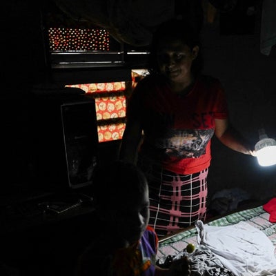 Venezuela amanece sumida en un apagón eléctrico en 70 % del país ...