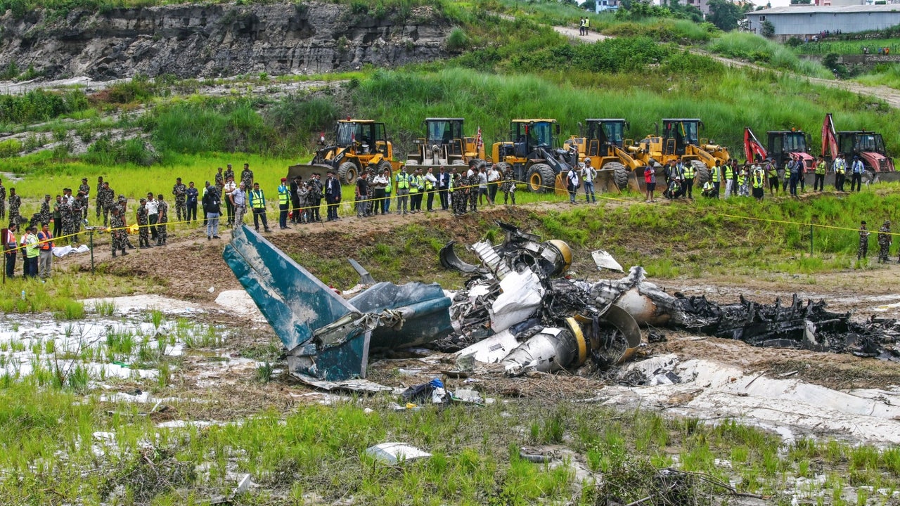 Así fue como un avión se estrelló momentos después de despegar: solo el ...