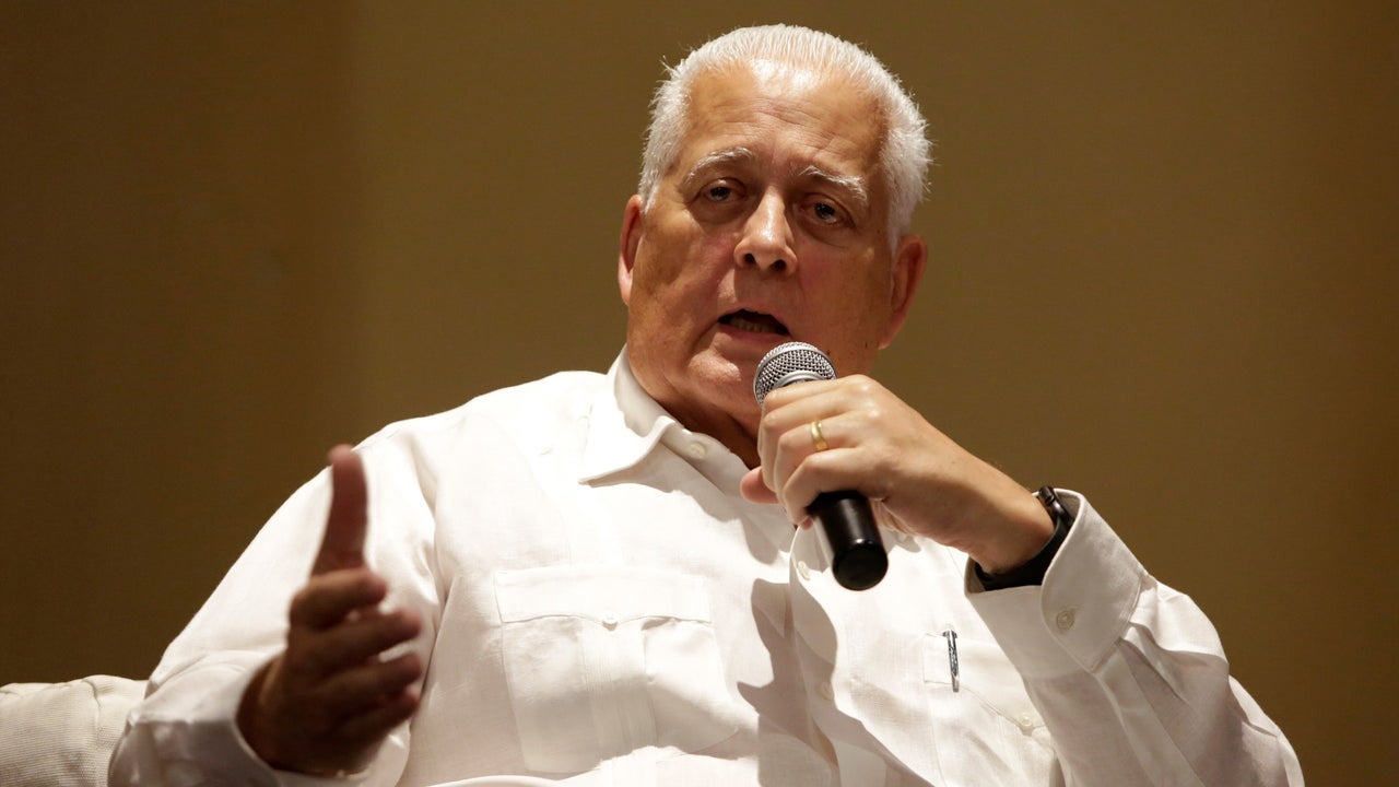 "Tiene que haber un periodo de transición y una entrega del poder": expresidente panameño ...