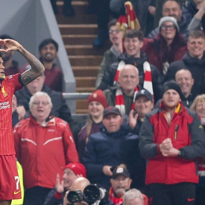 Conmovedora ovación a Luis Díaz tras hat-trick con el Liverpool en ...