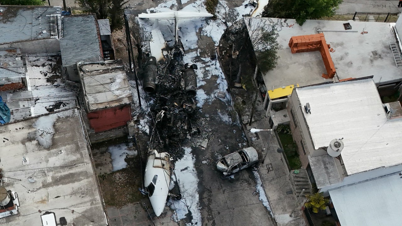 Dos muertos tras accidente de avión privado que se salió de la pista de aterrizaje y chocó ...