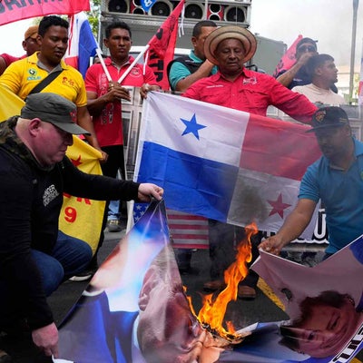 Así se vivió la protesta contra Donald Trump ante la Embajada de EE. UU ...