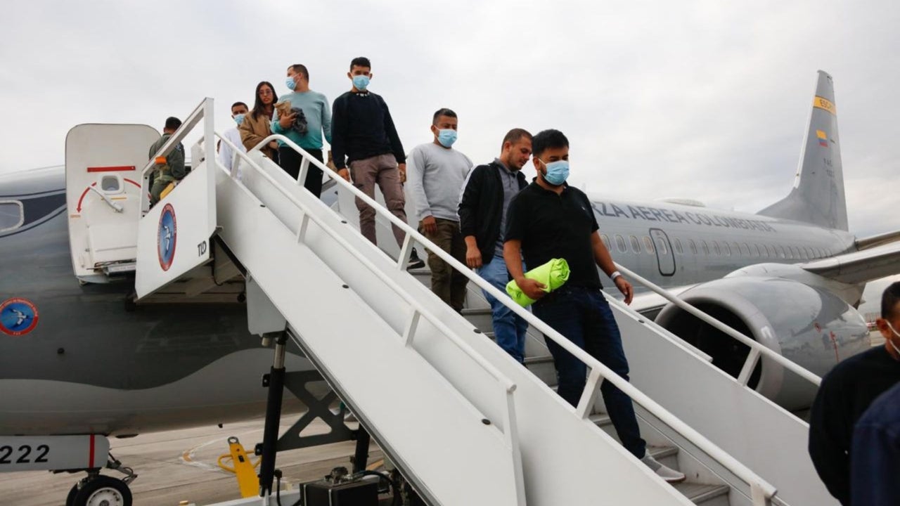 Dos vuelos con 201 deportados incluidos 16 menores llegaron a Colombia ...