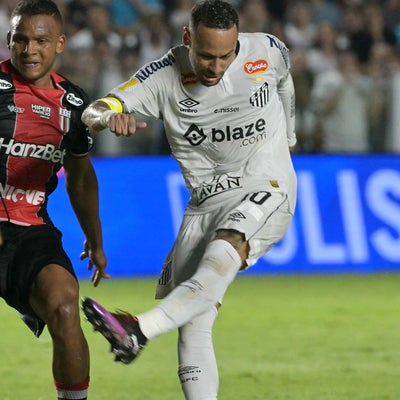 Neymar protagonizó impactante jugada en su primer partido con el Santos tras regreso a ...