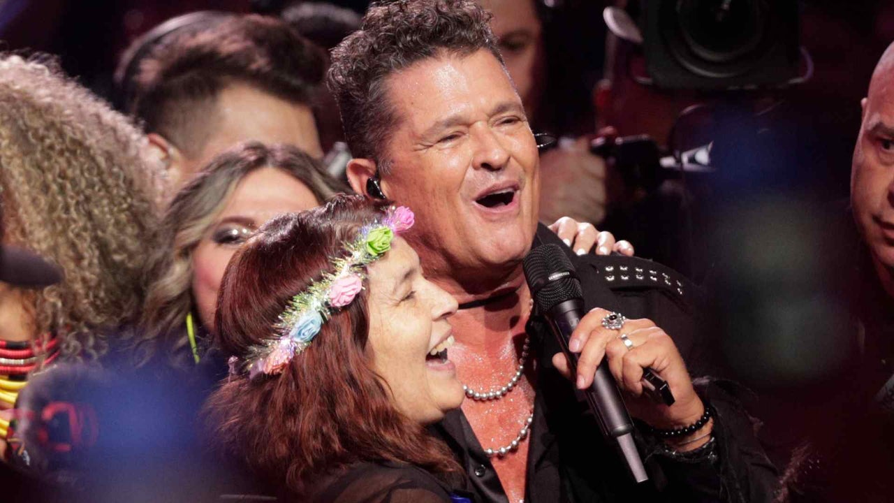 El romántico beso entre Carlos Vives y su esposa en pleno concierto en ...