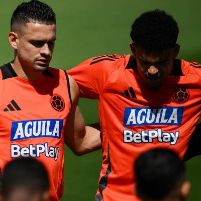 Jugador de la selección Colombia quedó tendido en el piso en pleno ...