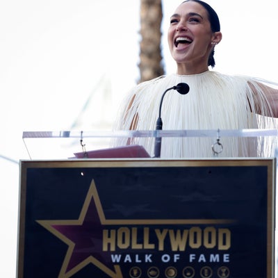 Gal Gadot hace historia y se convierte en la primera actriz israelí en recibir una estrella en ...