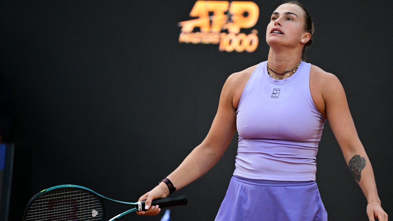 La bielorrusa Aryna Sabalenka le respondió con un insulto a un aficionado que le gritó desde la ...