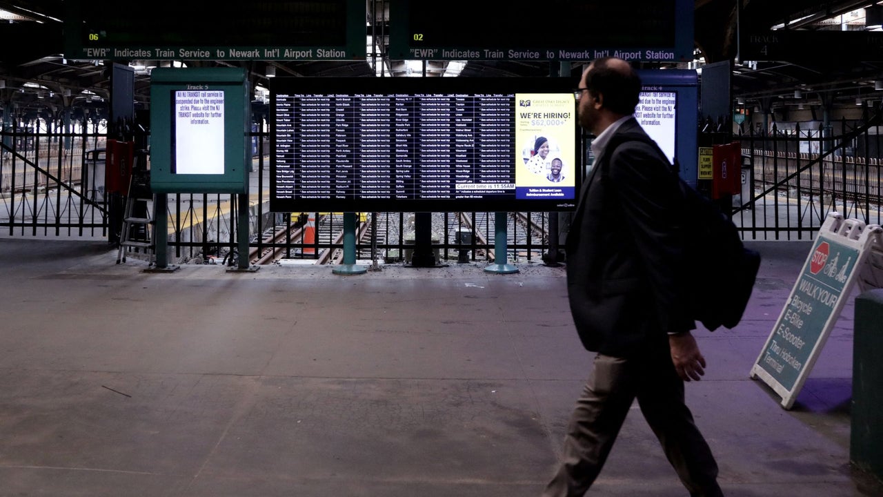Miles de usuarios afectados por huelga en el servicio de trenes en ...