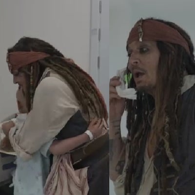 Johnny Depp lo vuelve a hacer: el actor visitó a niños con cáncer ...