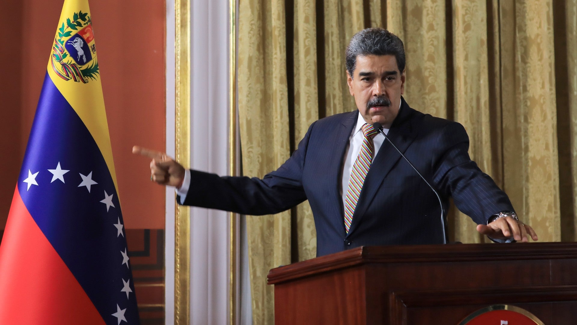 Maduro vuelve a pronunciarse sobre el despliegue militar de Estados Unidos que avanza por el ...