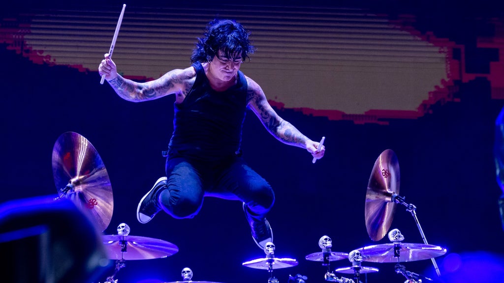 Baterista de la banda Maná, Álex González, sufrió una fuerte caída en ...