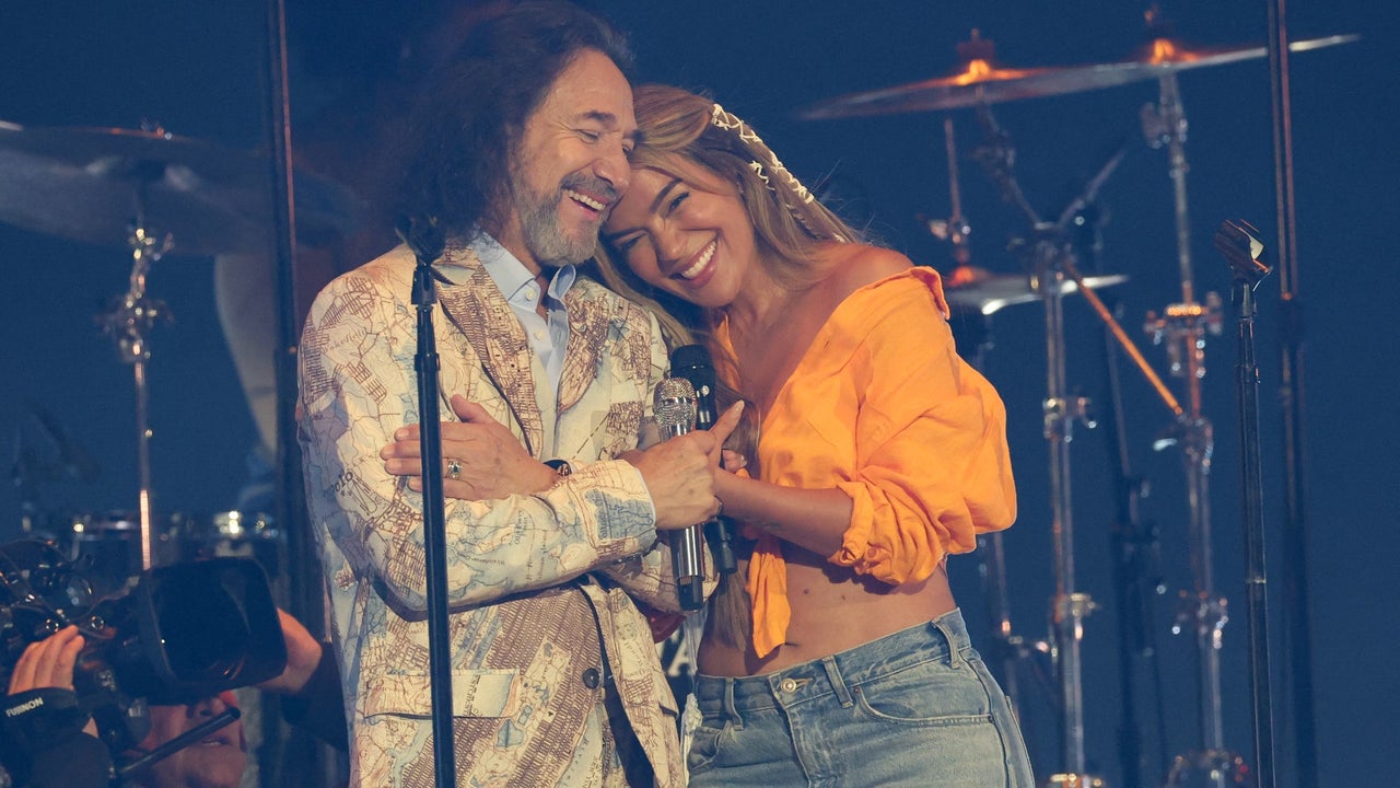 Así fue la emotiva presentación de Karol G y Marco Antonio Solís cantando por primera vez su ...