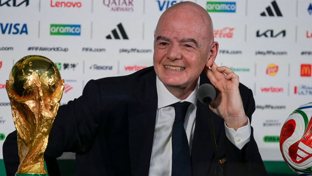 El presidente de la FIFA celebró el millón de hinchas en los estadios ...