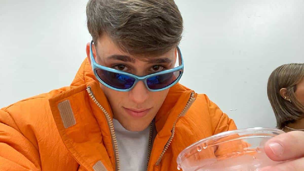 Asi suena "La Pelikula" lo nuevo del artista urbano Alejo | NTN24.COM