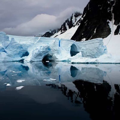 Científicos descubren gran montaña de roca en una expedición en ...