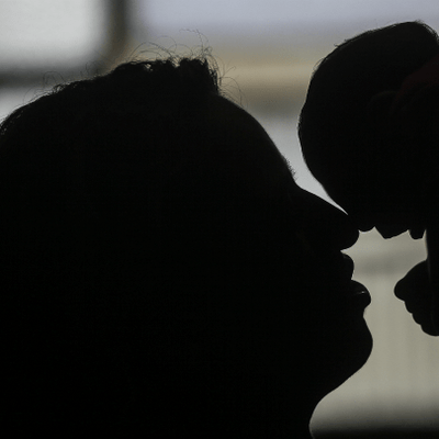 ¡Conmovedor! Así fue el primer encuentro entre una abuela y su ...