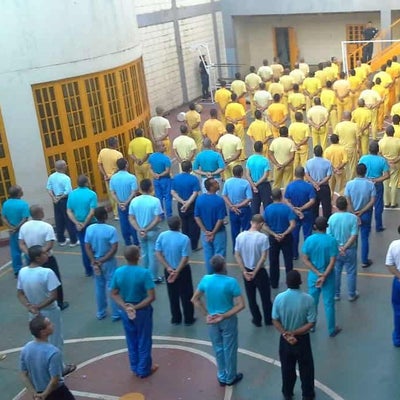 Presos manejan millones de dólares en cárceles venezolanas | NTN24.COM