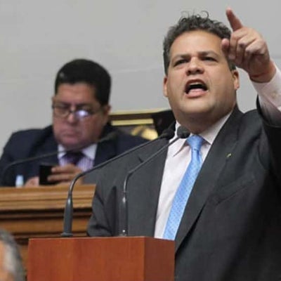 Diputado Franco Casella se fuga de Venezuela tras permanecer asilado en ...