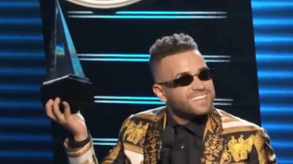 Nacho se alza con un Latin América Awards y lanza claro mensaje a los ...