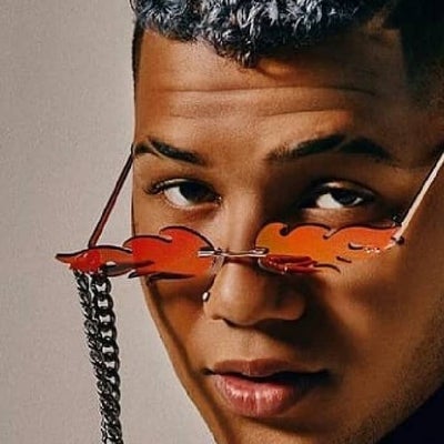 Boza recibe reconocimiento por su álbum "Más negro que rojo" durante su ...