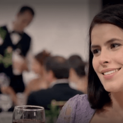 Así se ve la actríz colombiana Zharick León en bikini a sus 43 años ...